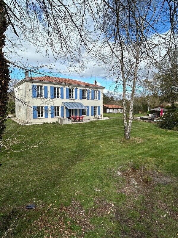 Maison De Maître 5 Chambres\npiscine, Jaccuzi - Parentis-en-Born