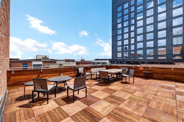 Cw | Downtown 1 Br | King | Heart Of Whiskey Row - KFC Yum! Center
