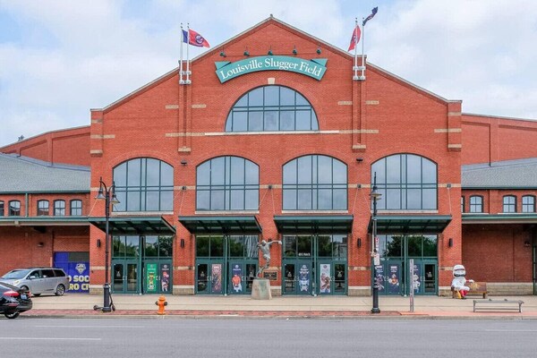 Cw | Downtown 2 Br Sleeps 8 | Heart Of Whiskey Row - New Albany, IN