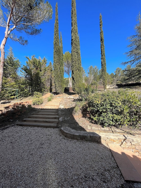Elegant Villa With Exceptional View, Between Sainte-victoire And Aix-en-provence - Le Tholonet