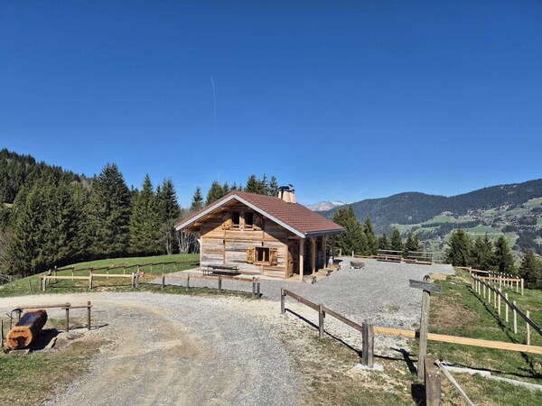 Chalet D'altitude à Manigod - Authentic Charm & Modern Comfort - Manigod