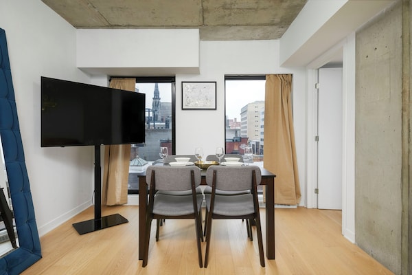 Chic Hideaway - Downtown Hotspot - Brossard