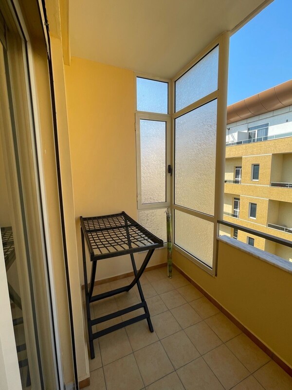 Charming Coastal Apartment  Just 20m From The Beach, Balcony, Elevator Access - Durrës