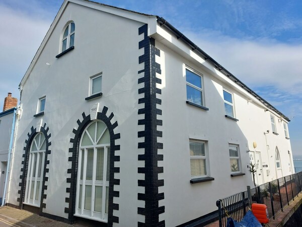 2 Bed Apartment In A Fantastic Waterfront Setting - Appledore