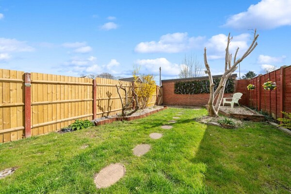 3br Home With Hot Tub And Garden - Wiltshire