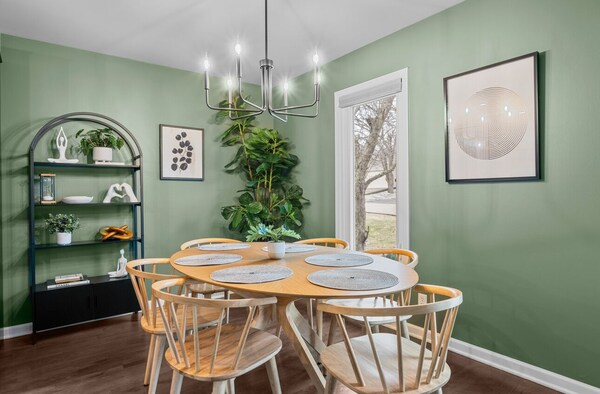 Walk To Downtown St. Charles: Hot Tub, 4k Tv Surround Sound, Espresso, Fire Pit! - Bartlett, IL