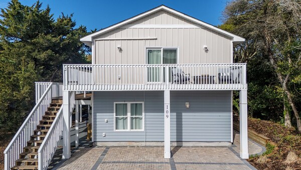Luxury Upper Duplex  All New - Emerald Isle, NC