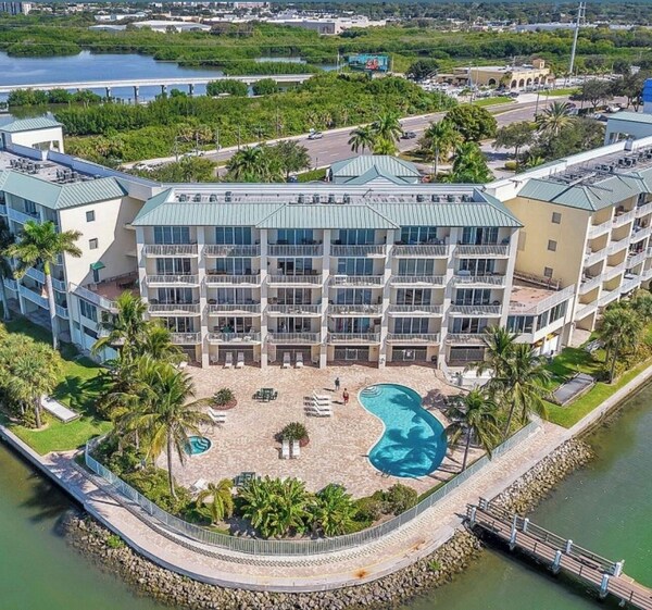 Cozy 1-bedroom 1 Bath Condo In Welcoming St. Petersburg With Wifi, Ac, Pool - Pinellas Park, FL