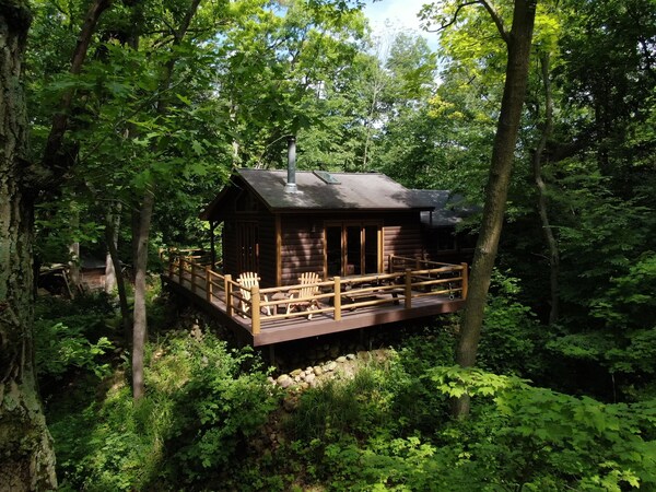 Hugel Hutte - Cozy Cabin Nestled In Woods - Feels Like A Treehouse - Hubertus, WI