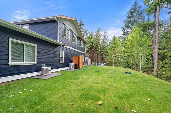 Miracle Lake Retreat - Lake Cowichan