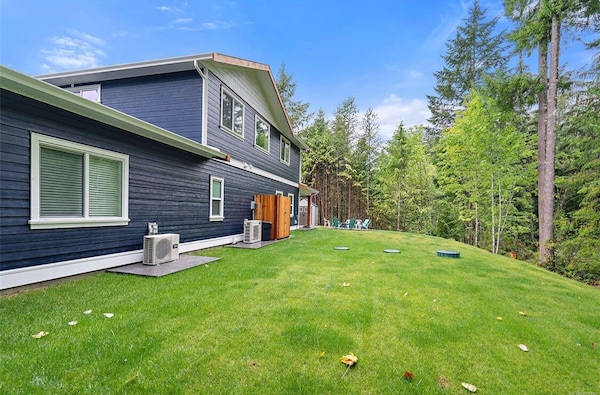 Miracle Lake Retreat - Lake Cowichan