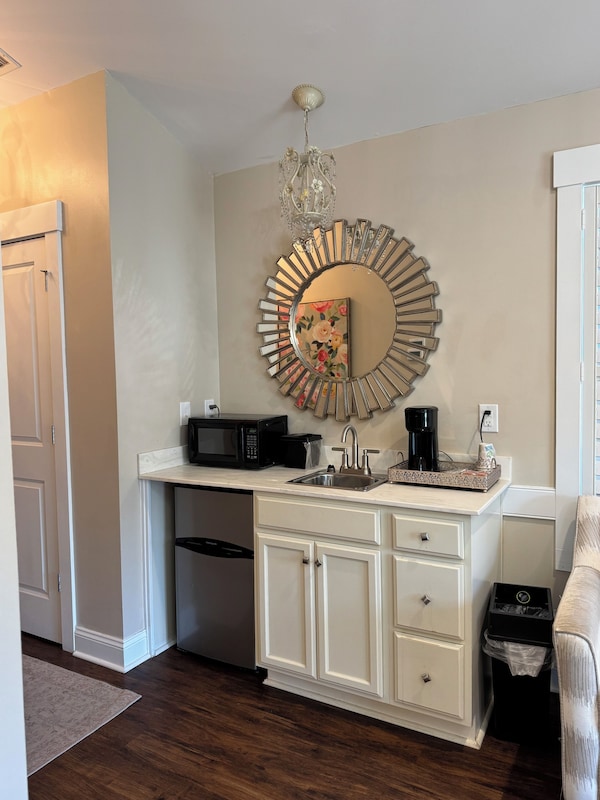 Luxury Lodging, Lakefront View, King Bed W/private Bath, Private Patio. - White Lake, NC
