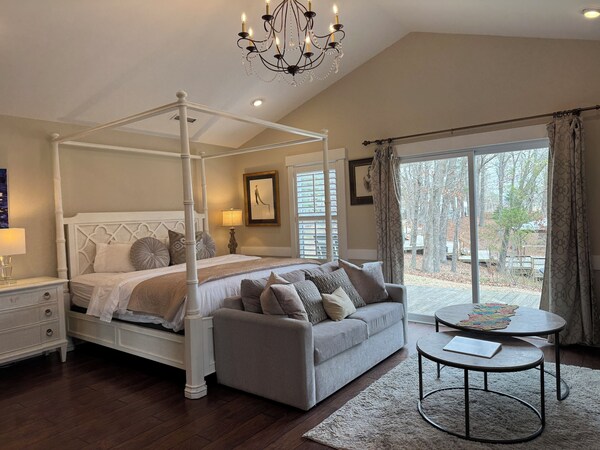 Luxury Lodging, Lakefront View, King Bed W/private Bath, Private Patio. - White Lake, NC