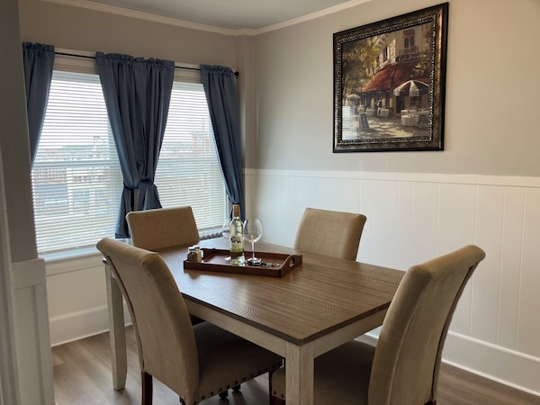 2-bedroom Apt Near Unh, Portsmouth! - Parking, Full Kitchen, Free Wine! - Rochester, NH
