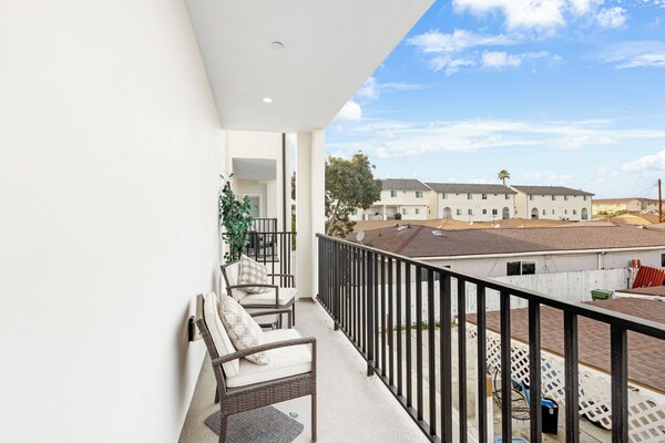 Cushy New Condo Oasis -Near Beaches & Sofi Stadium - Redondo Beach, CA
