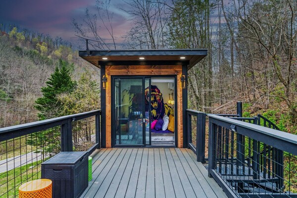 Hot Tub + Mini Golf, 2br Designer Cabin W/ Loft - Cosby, TN