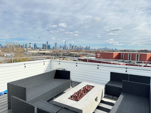 Amazing Rooftop Views Of Nyc+free Parking+washer&dryer - Jersey City, NJ