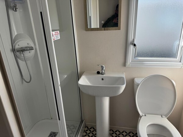 Superb Caravan At Dovercourt Park, Sleeps 8 Ref 44202c - Harwich