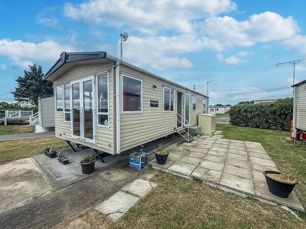 Lovely Caravan With At Steeple Bay Park, Essex Ref 36016f - Maldon, UK