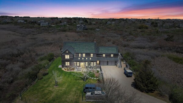Bucolic Charming 4-bedroom. Great Location, Short Drive To Town And Beaches. - Nantucket, MA