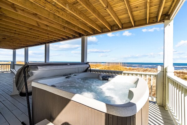 Dream Oceanfront Getaway With Private Pool, Hot Tub And Dog Friendly - Avon, NC