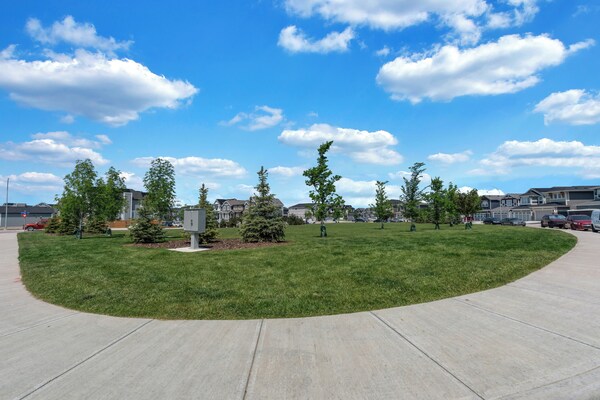 Pivate Family Friendly 2-bedroom Suite Near South Health Campus In Calgary - Calgary