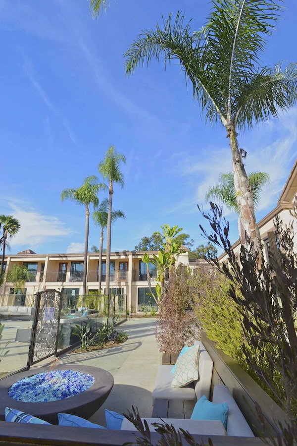 King Deluxe Patio, The Cove Hotel | Heated Pool And Wave Lounge - Long Beach, CA