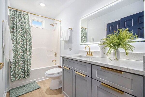 Farmhouse With Beach Vibes In Heart Of Atlanta Ev Charger  3-bedroom 2.5-bath - Atlanta, GA