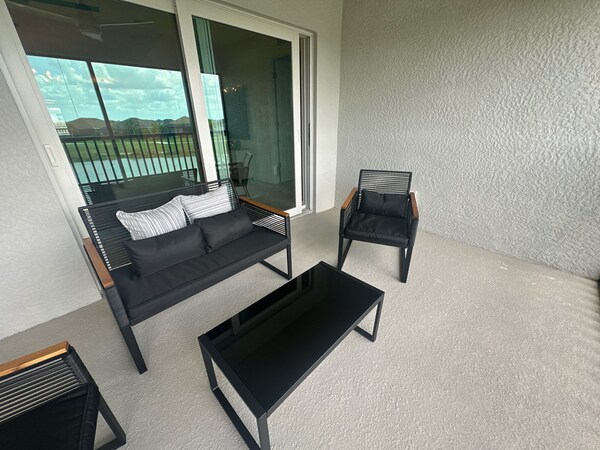 Charming Babcock Ranch 2br+den Condo 1g Wifi, Fitness Room, Ac, Resort Amenities - North Fort Myers, FL