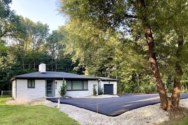 Urban Retreat @Keystone 2bed/1ba Wooded Sanctuary - Carmel, IN