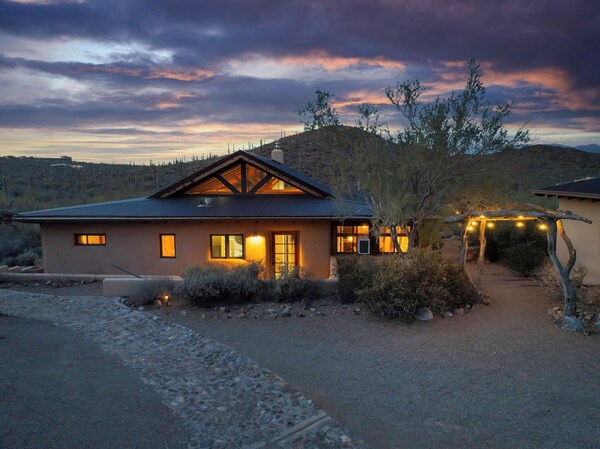 Straw Bale Eco-luxe House + Guesthouse On 3+ Acres 20 Minutes To Downtown Tucson - Arizona