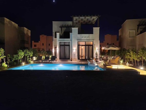 Lake View Spacious 5-bedroom Villa In Peaceful El Gouna - Hurghada, Heated Pool - Hurghada