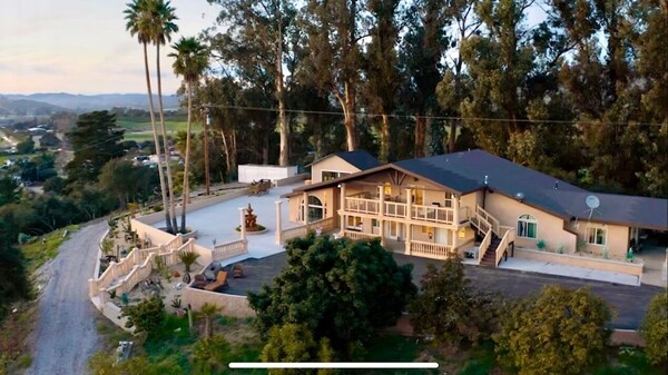 Spacious 5-bedroom House With A Peaceful View In Arroyo Grande - Santa Maria, CA