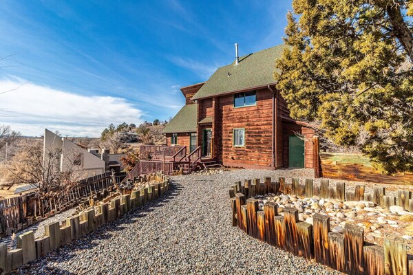 Brookside Bliss Centrally Located! - Farmington, NM