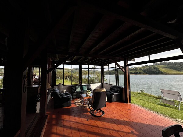 Lovely 3-bedroom Chalet In Calima Lake Waterfront With Private Deck - Huila