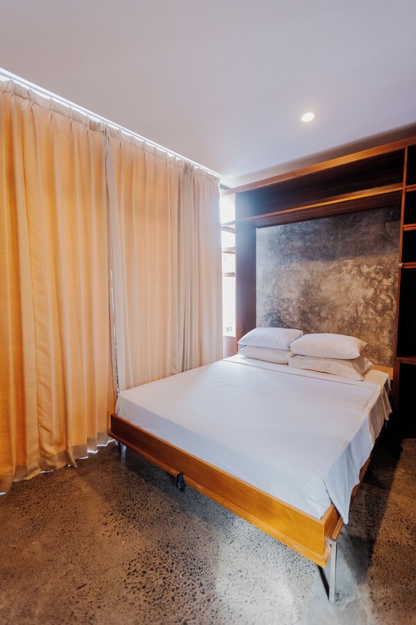 Modern Townhouse Living: Stylish Comfort In The Heart Of The Bali. - Canggu