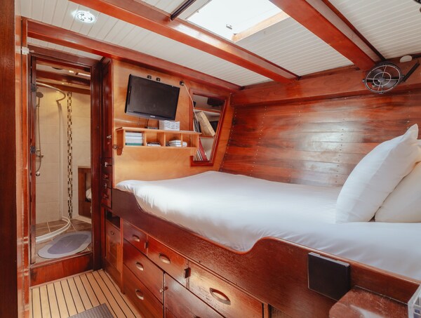 "Experience Life On Water - Spacious 4-bedroom Yacht In Beautiful Phuket" - Phuket
