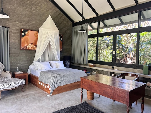 Charm Villa With Lush Garden And Peaceful Retreat Steps From The Beach - Canggu