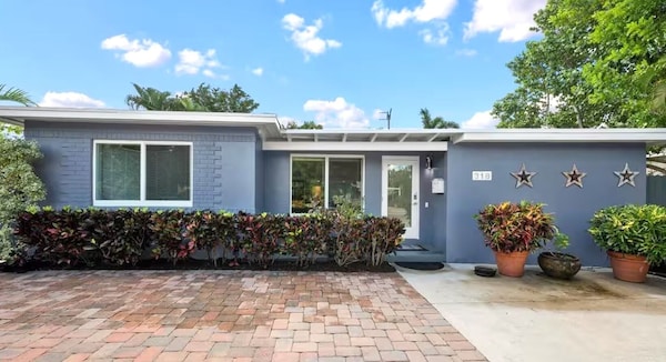 3bedroom Home W/ Hot Tub, Downtown West Palm Beach Across From Palm Beach Island - Palm Beach, FL