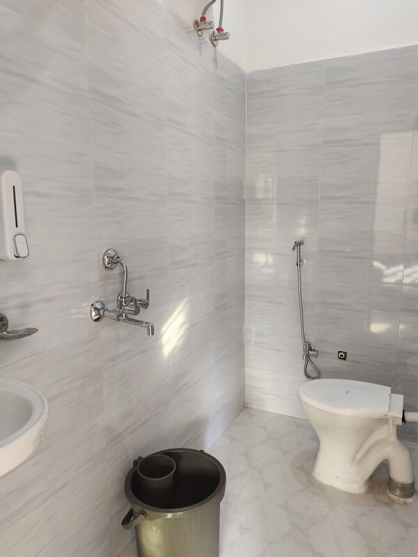 3-bedroom House Near Assi Ghat In Enchanting Varanasi With Ac, Wifi. Book Now - Varanasi