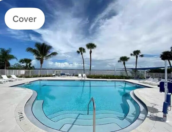 New Water View~ Summer Discounts~bbq Grill~dreamy Sunrises~pool~gym - Stuart, FL