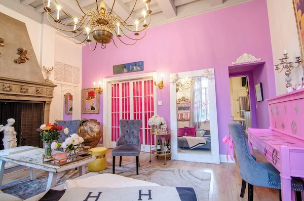Barbie-inspired 3-bedroom Retreat In Union City Your Nyc Getaway! - Union City, NJ