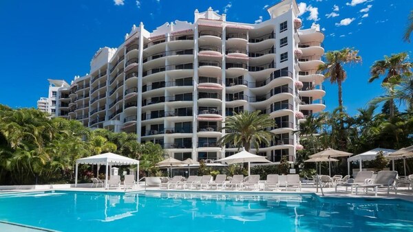 Stylish & Cosy Gc Getaway. Central & Serene. Explore Broadbeach/surfers Via Tram - Broadbeach