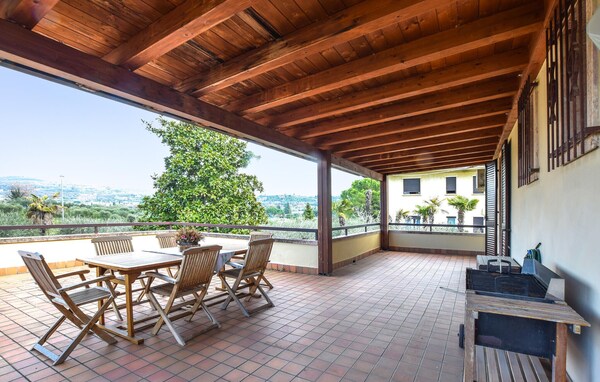 Gorgeous Home In Cisano Di Bardolino - Bardolino