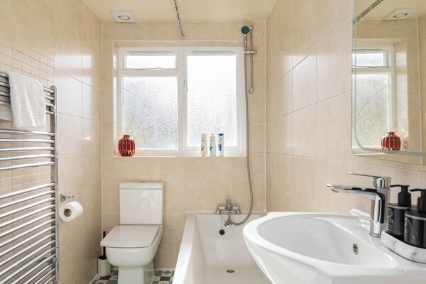 Spacious 5-bedroom Home In Camden Town  Ideal For Groups & Families - Greenwich