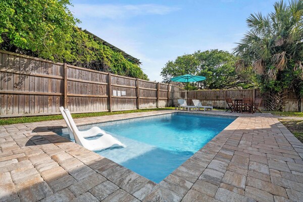 Sunshine Lane L Heated Pool L Walk To Beach - St. Augustine, FL