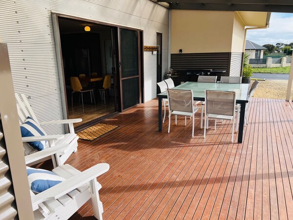 Jestalong House- Pet Friendly Outside - 4 De Guichen Dr - Robe, South Australia