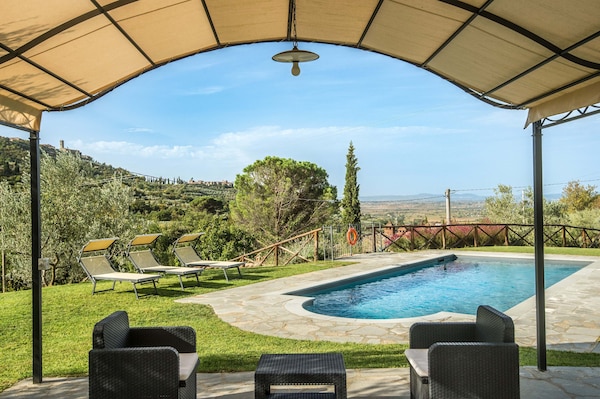 A Stylish Tuscan Cottage For Four People With Stunning Views Over The Valley And Cortona - Castiglione del Lago