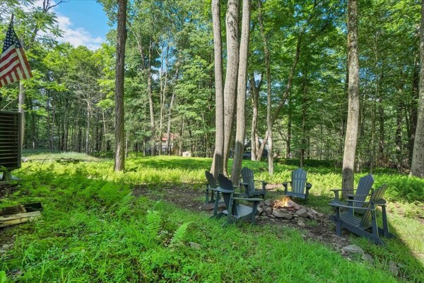 Chalet- Hot Tub - Fire Pit - Arrowhead Lake, PA
