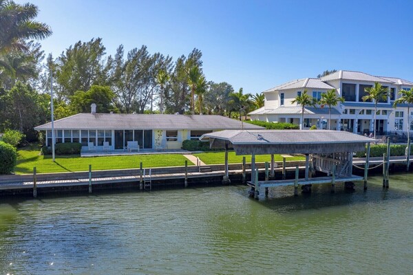 141 Damicare 3 Bed / 2 Bath Ground Level - Canal & Dockage In Back Yard! - Boca Grande, FL